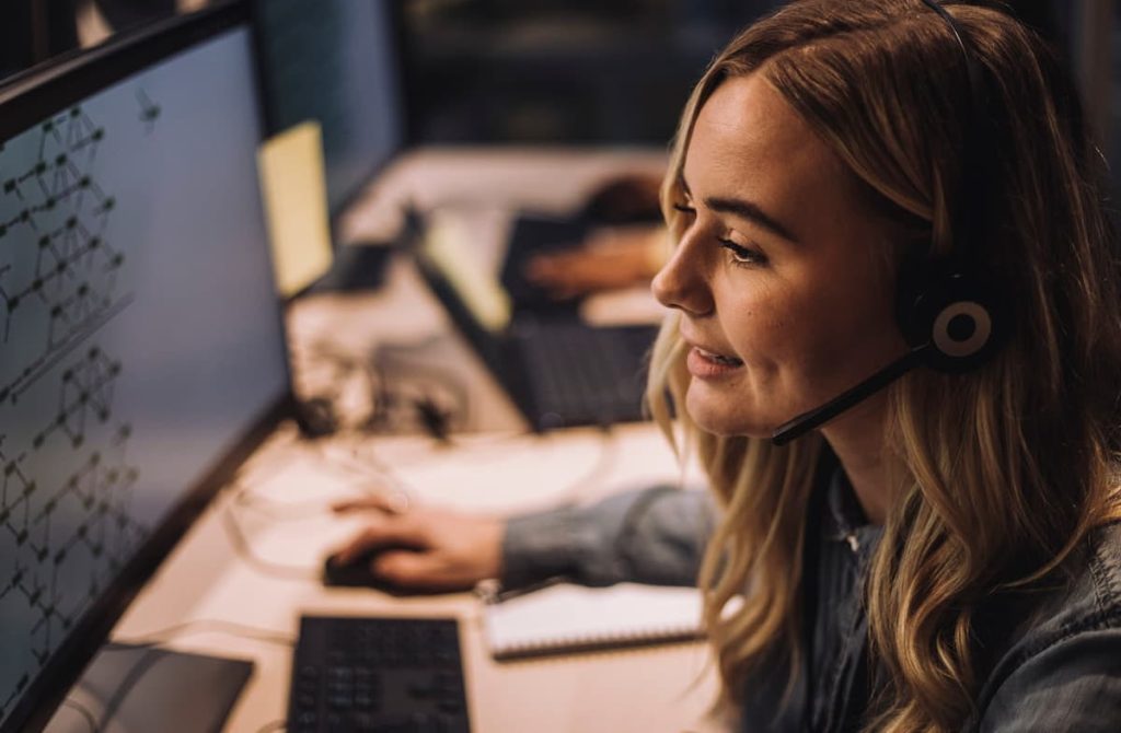 Clients vs. customers: what's the difference? - Les Roches